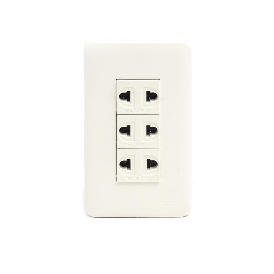 Classic Series 3 Gang Universal Outlet Set - CMA