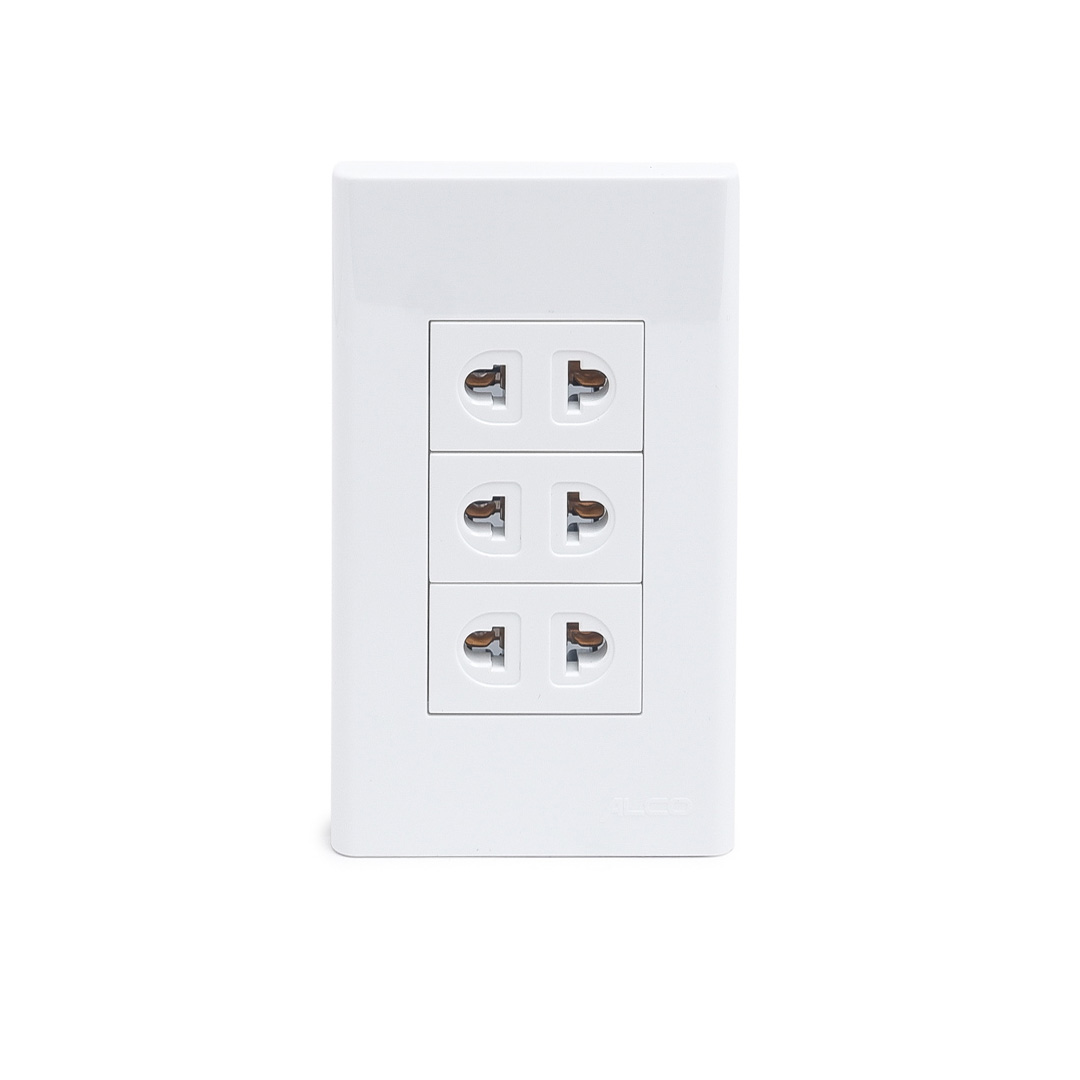 Wide Series 3 Gang Universal Outlet Set - CMA